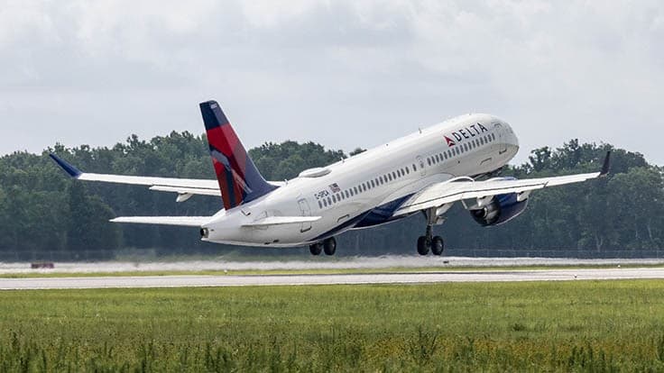 Airbus delivers its first US-assembled A220 from Mobile, Alabama ...